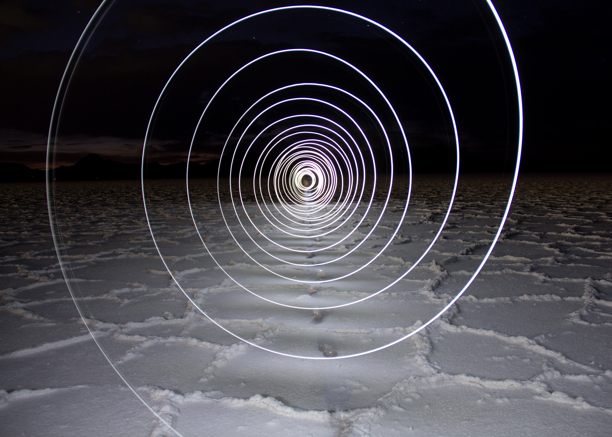Light painting photos at the Bonneville Salt Flats – Carltonaut