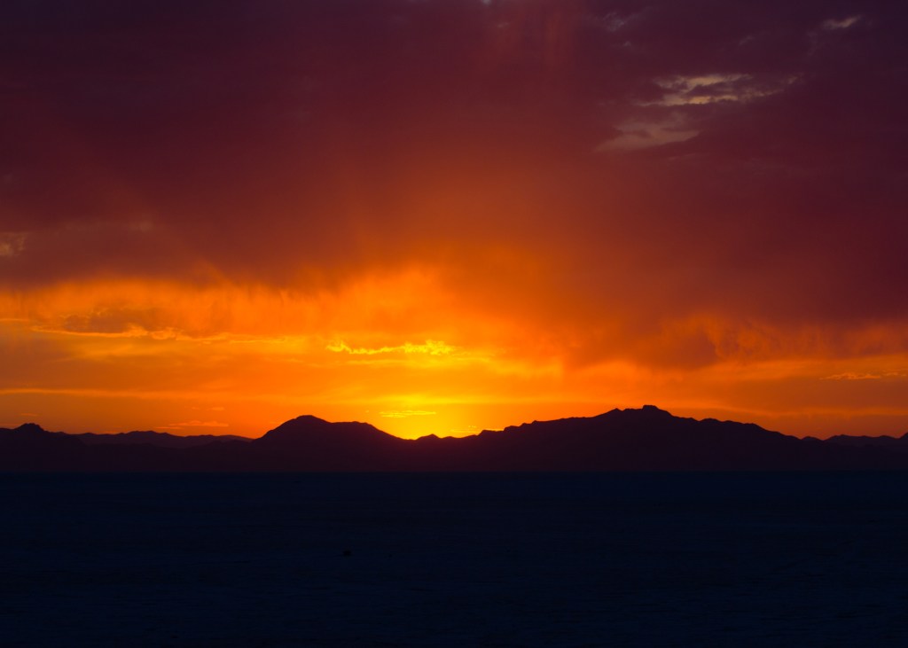 Gorgeous sunset at the Bonneville Salt Flats – Carltonaut