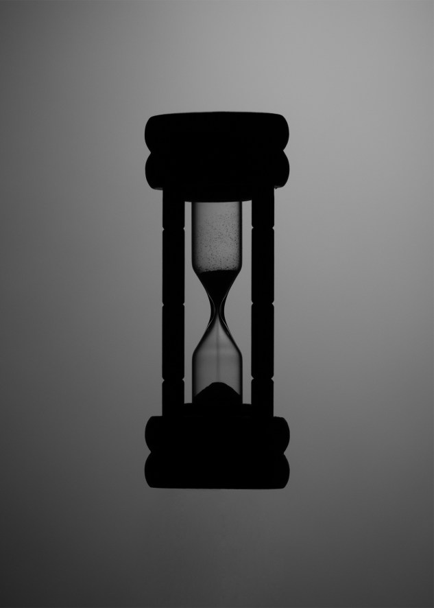 Silhouette photo of a floating hourglass – Carltonaut