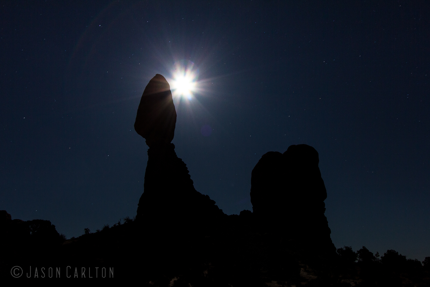 Moonburst over Balanced Rock Silhouette – Carltonaut